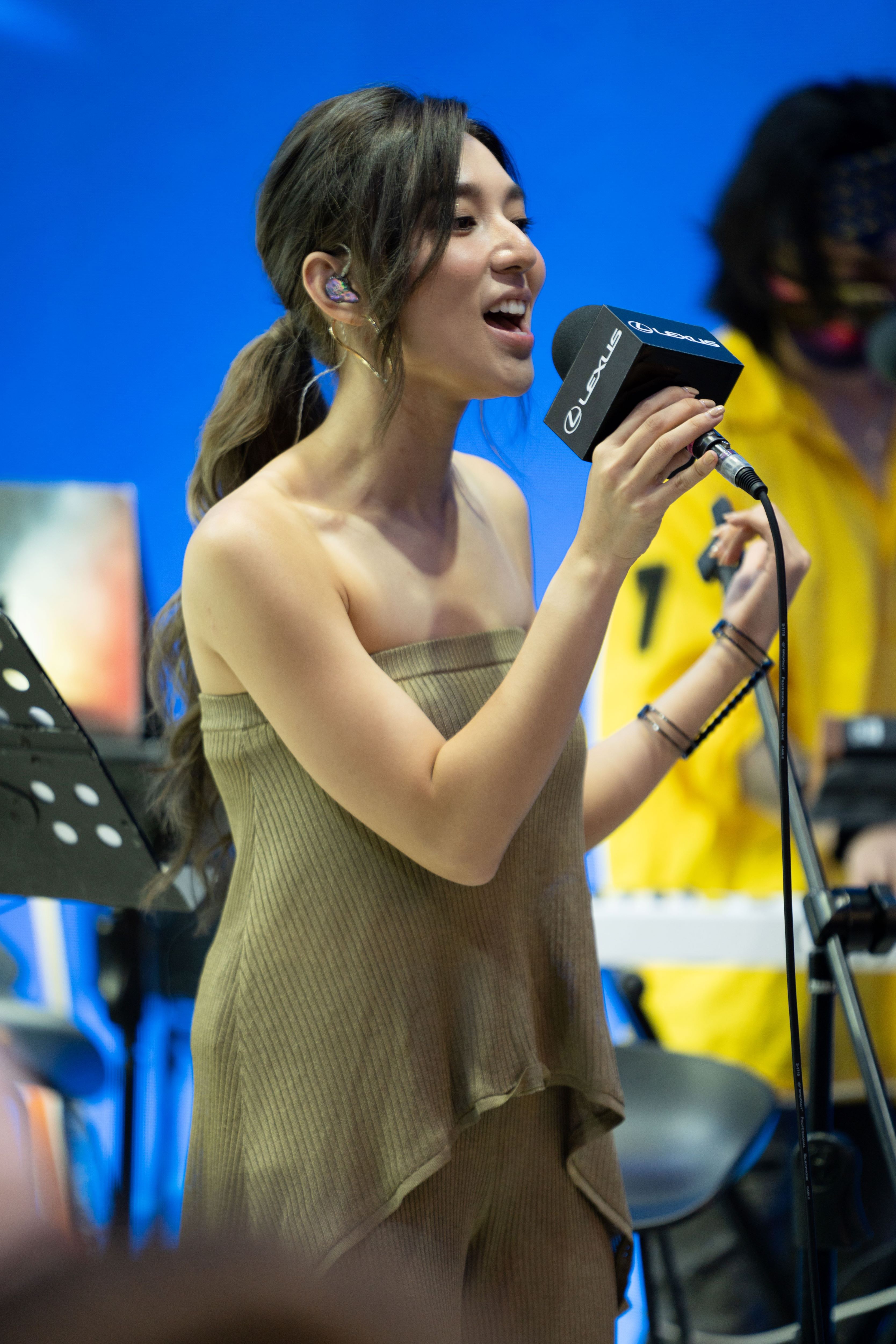 Haezee黃瑋昕爭金曲新人！慎重選紅毯戰袍10中挑1│TVBS新聞網