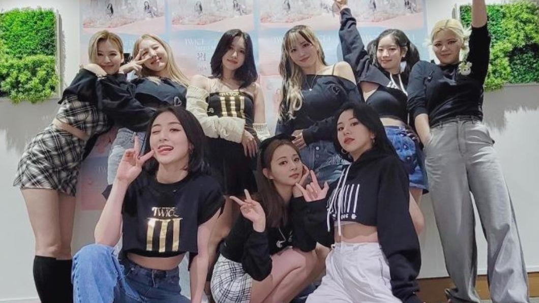 打破韓團7年魔咒！TWICE 9人續約成功 粉絲嗨炸│JYP│合約│女團│TVBS新聞網
