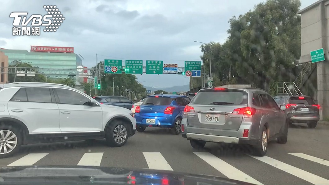 內湖塞車靠捷運解決？ 看「這段路」狠打臉│TVBS新聞網