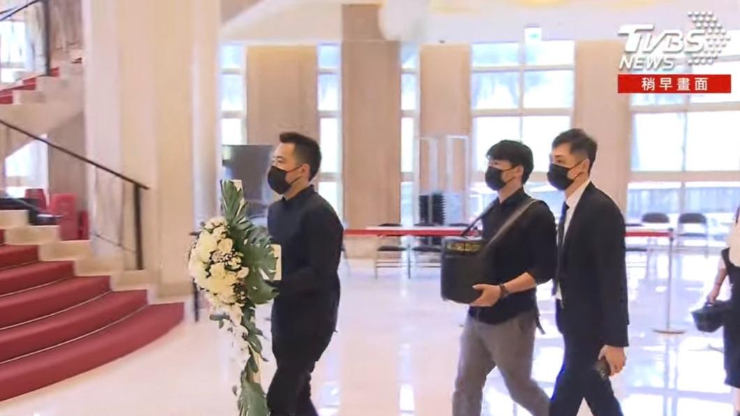 余苑綺「與狗狗葬一起」基隆長眠 余祥銓最後喊話：跟著光走│TVBS新聞網