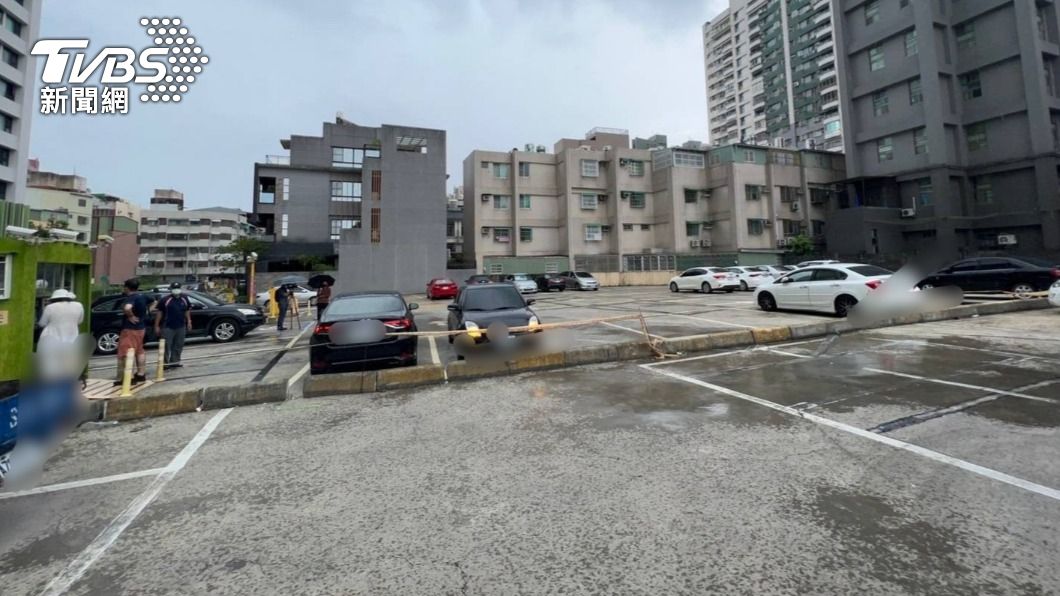 有人接應！3C業者女老闆領貨款 員工抱300萬跳車逃│TVBS新聞網