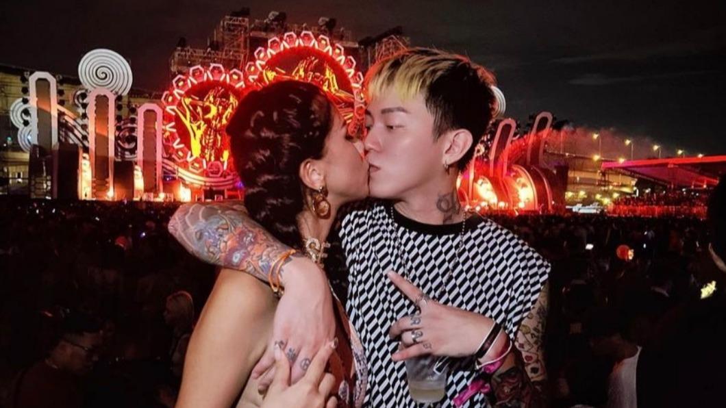 蕾菈側邊全空布料超少登S2O 丟包老公趕場夜店只為見他│TVBS新聞網