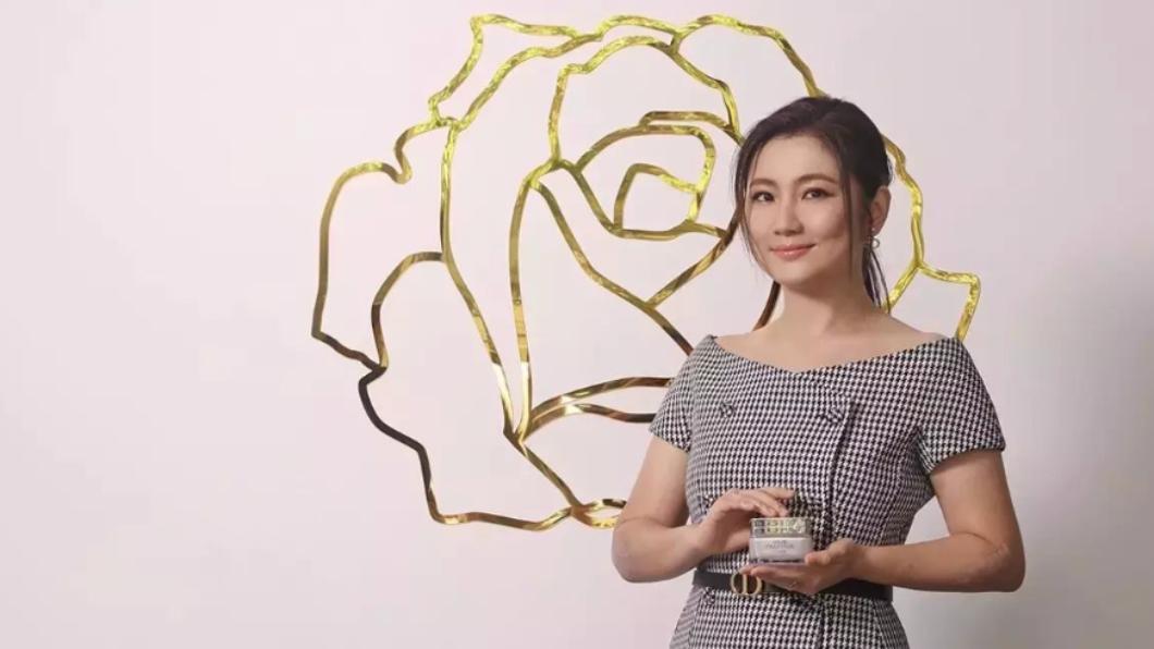 素顏迷倒男友 40歲Selina：最喜歡現在的自己│TVBS新聞網