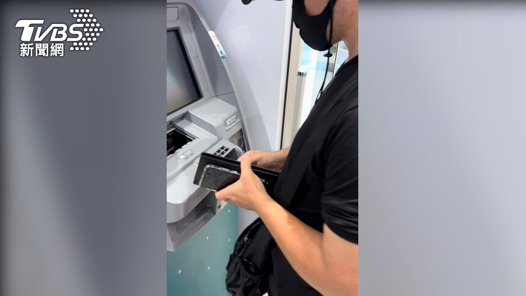 車手狂領48次！「戴草帽」變裝操作ATM 反被警秒認出│TVBS新聞網