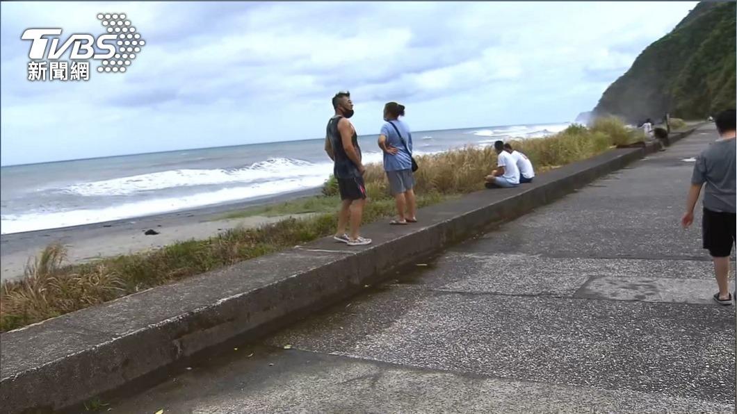 「還以為是炸彈」大樹砸屋 90歲婦被嚇醒│TVBS新聞網