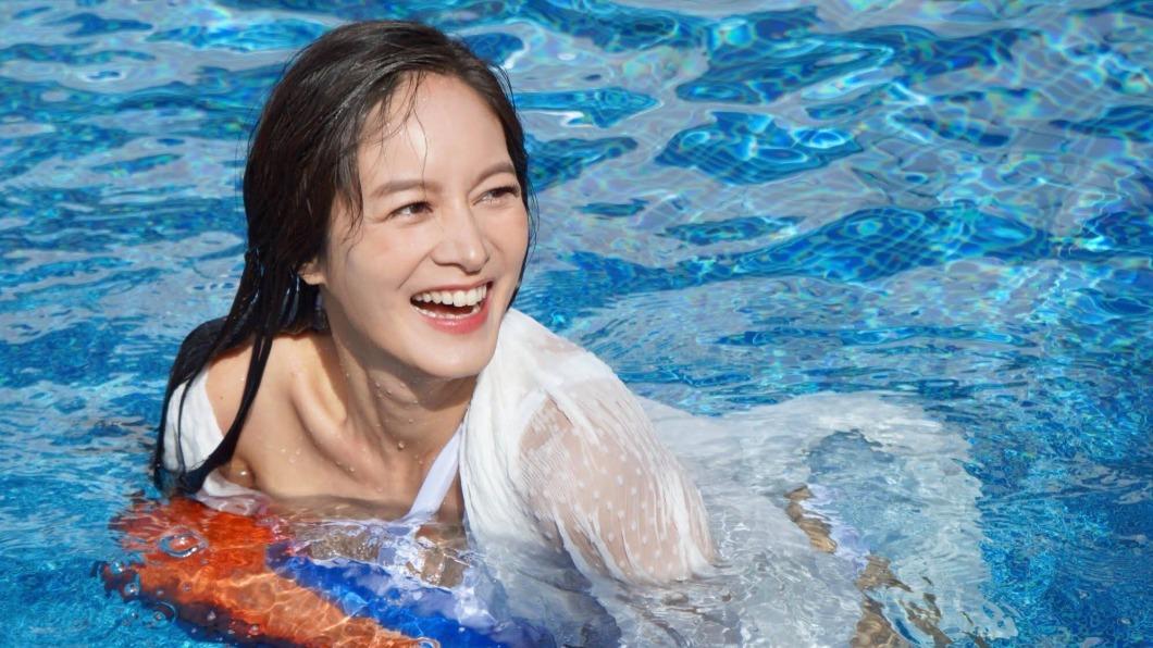 Janet「缺氧快昏倒」隔8年再入圍金鐘 緊張閉氣10秒謝團隊│TVBS新聞網