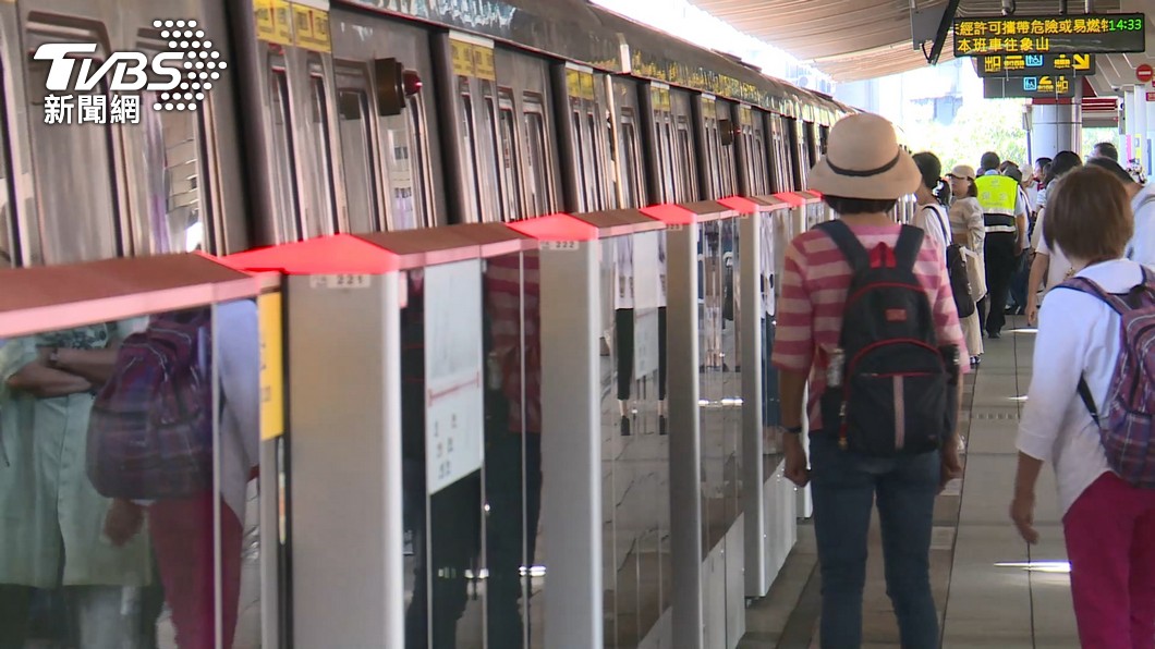 有片／啥味道！士林捷運漫防狼噴霧 700客搭下班│TVBS新聞網