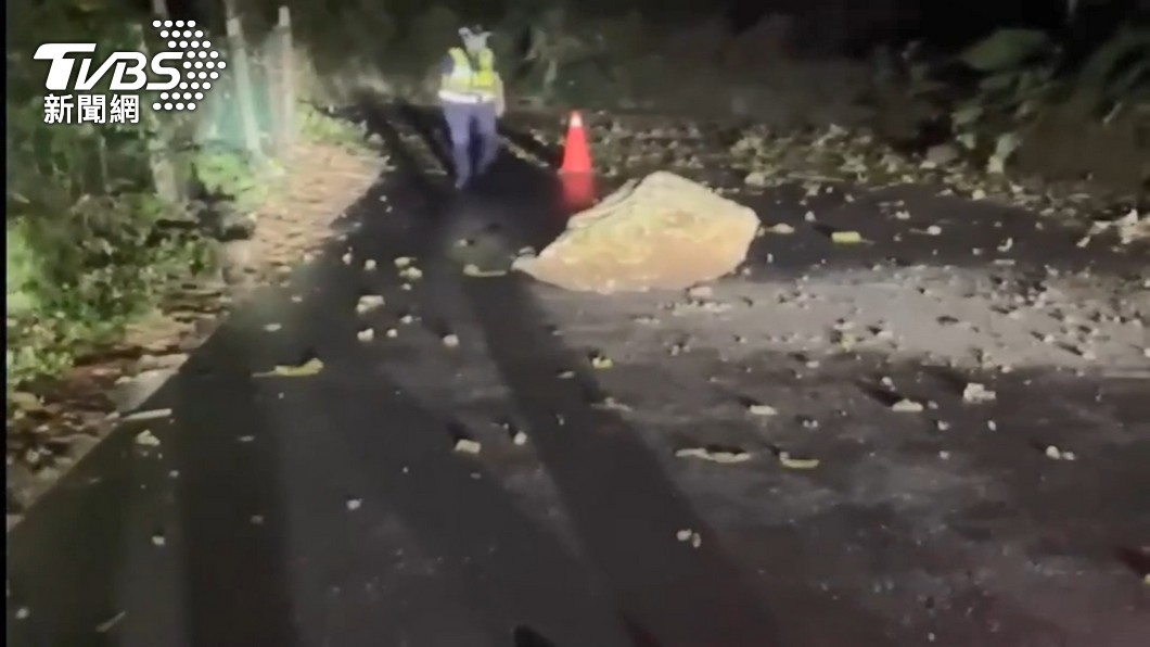 強震壞路！南橫、中橫坍方 屏千年古城10人困│TVBS新聞網