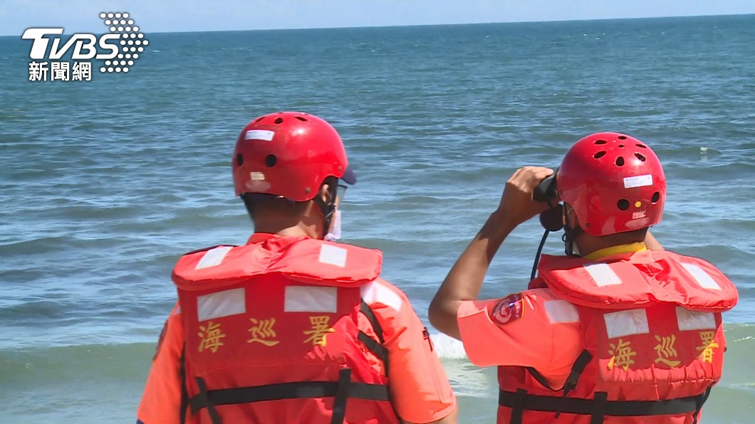 疑東北季風影響！萬里沙灘浪高2米 兄弟戲水遇劫│TVBS新聞網