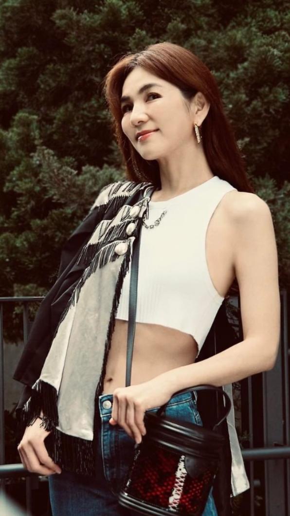 41歲Ella首度野外解放！腰瘦4秘訣：吃飯祛溼、綠拿鐵│TVBS新聞網