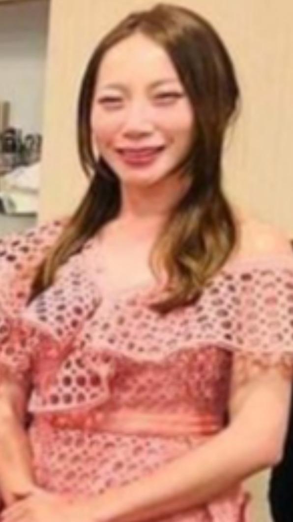 色誘人夫床上拉贊助！曾格爾「無P照曝」網嚇瘋：40歲大嬸│TVBS新聞網