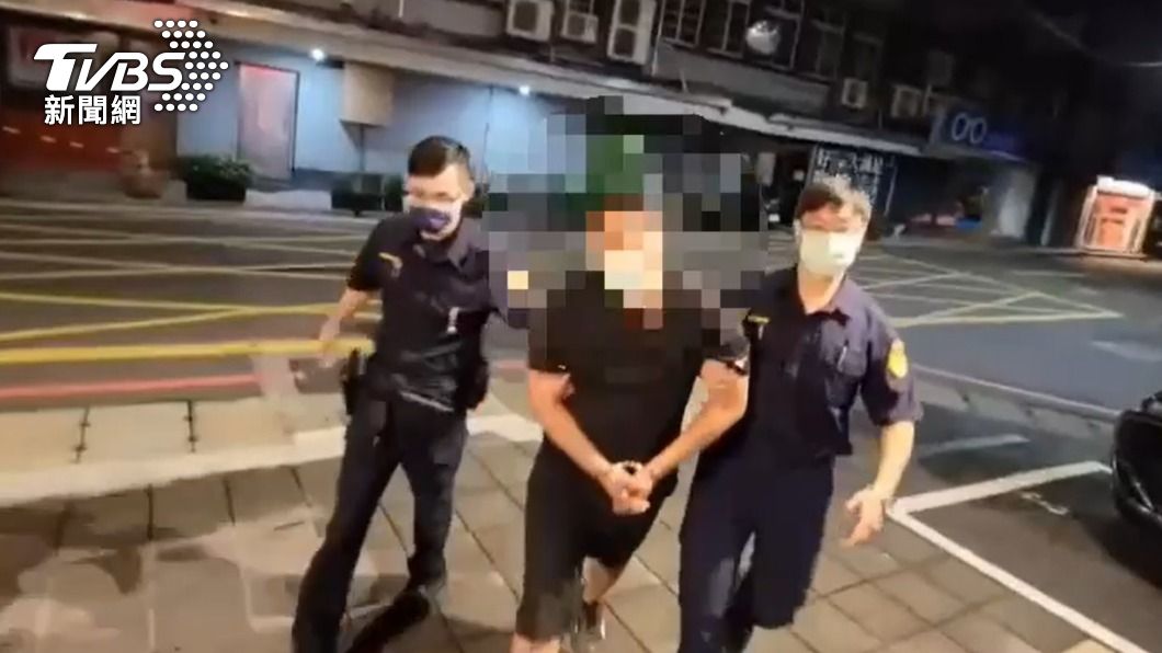 卡拉OK獨飲不滿隔壁桌「太歡樂」 男開砂石車衝撞店家│TVBS新聞網