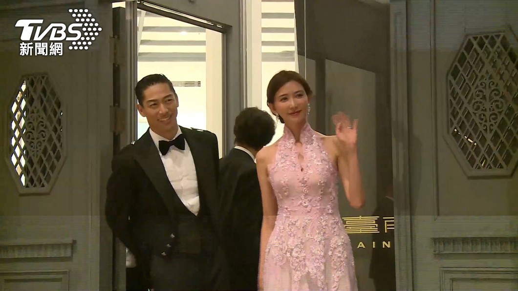 當母首露面！具俊曄搶AKIRA風采？ 林志玲：老公不被搶就好│感情│結婚│TVBS新聞網