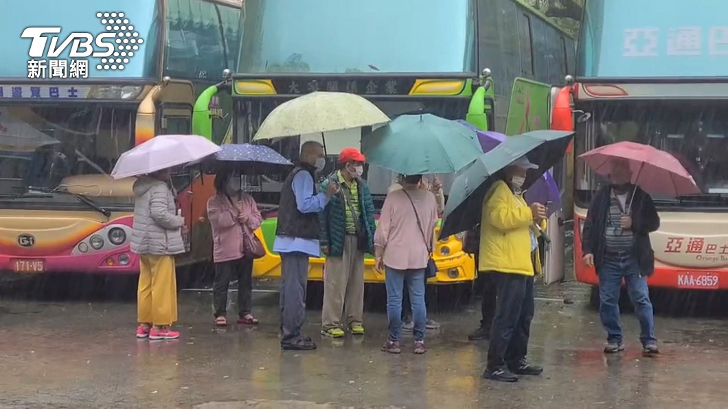 一夜驚魂！台7線不通 上百名遊客安置山莊│TVBS新聞網