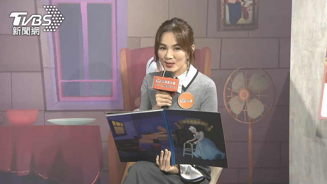 Ella記者會突淚崩！還原「小禎人妖說」急CALL母：妳是網路酸民│陳嘉樺│母親│失言│TVBS新聞網