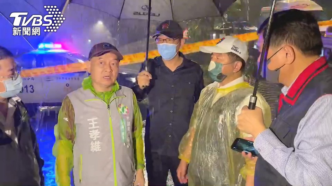 搶勘災？陳時中座車闖紅燈、違停 挨罰3900│TVBS新聞網