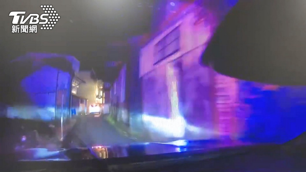 台版玩命關頭 賊飛車鑽巷弄撞民宅被逮│TVBS新聞網