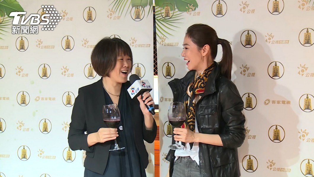 入圍太多！謝盈萱金鐘出糗爆粗口「Fxxk」！下跪導演喊「原諒我」│TVBS新聞網
