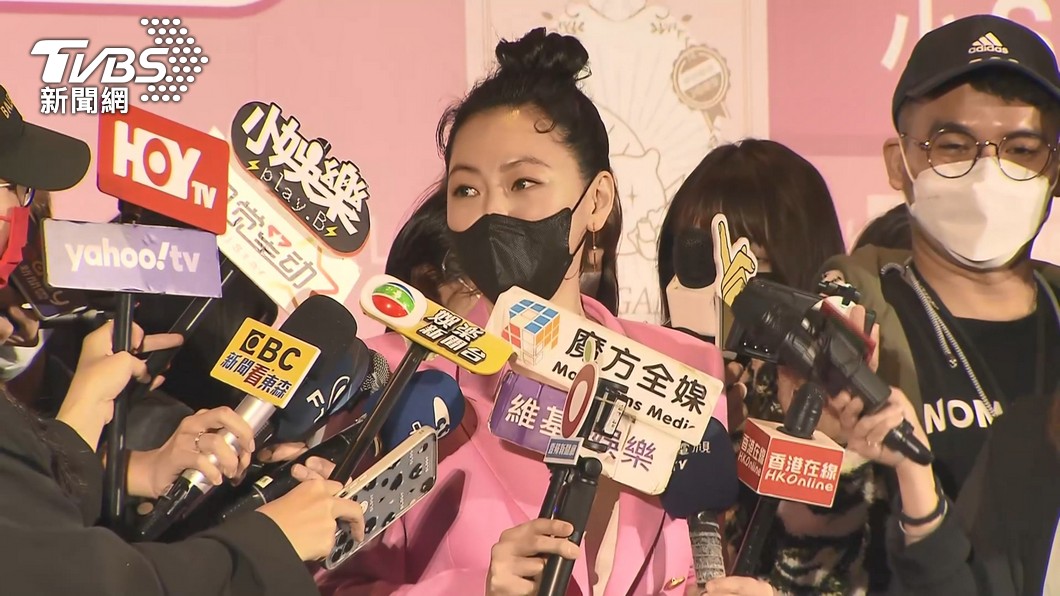 大S、具俊曄穿情侶衣身形變圓潤 林志玲掌鏡：AKIRA開心合影友人│TVBS新聞網