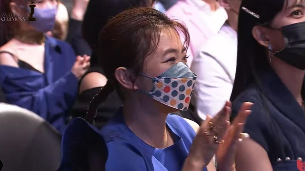 蔡阿嘎被酸民罵愛曬小孩 上台比中指突爆粗口「Fxxk you！」│TVBS新聞網