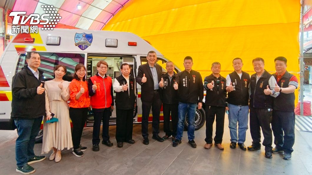 救護量能UP！ 板橋接雲寺、信眾共捐高頂救護車│TVBS新聞網