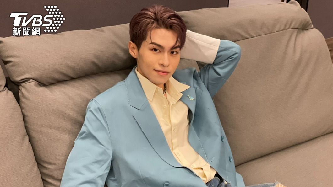 《原子少年》洪禹翔喉嚨長膿「緊急打針」 陳信愷力拼外景手皮被掀開│KK│粉絲同樂會│女孩│TVBS新聞網