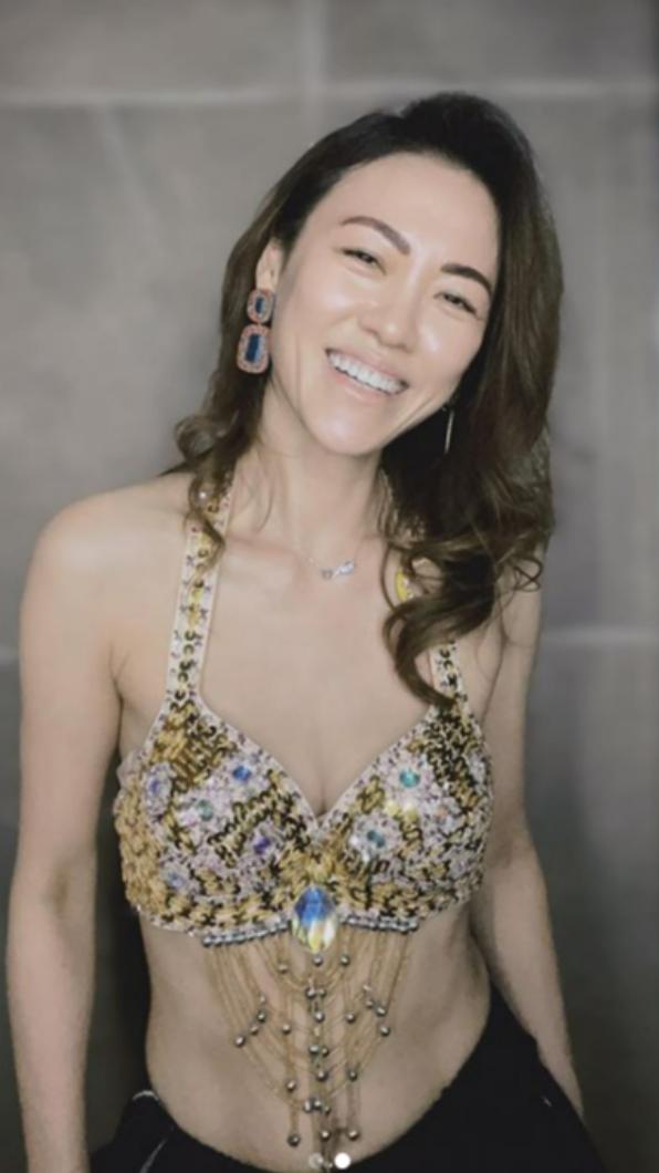 桂綸鎂輸慘了！石頭愛妻直接脫了「只剩BRA」超辣 興奮喊：拚了│TVBS新聞網