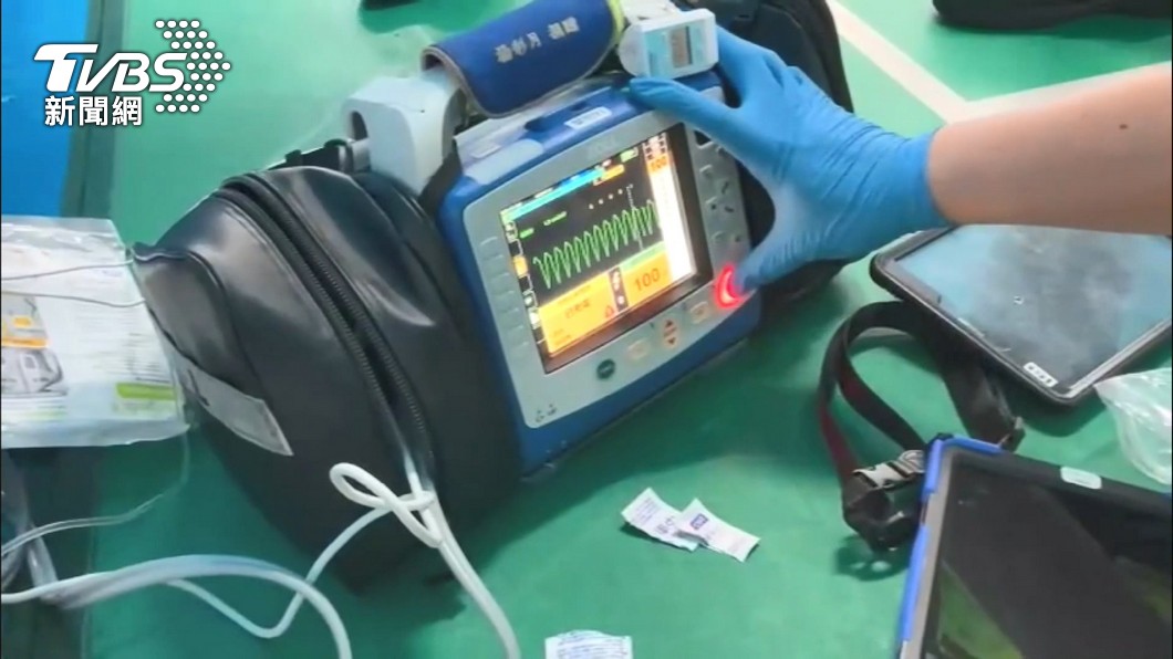 CPR救回球友!！心跳仍195下/分 警消及時「活人電擊」救命│昏迷│消防│昏倒│TVBS新聞網