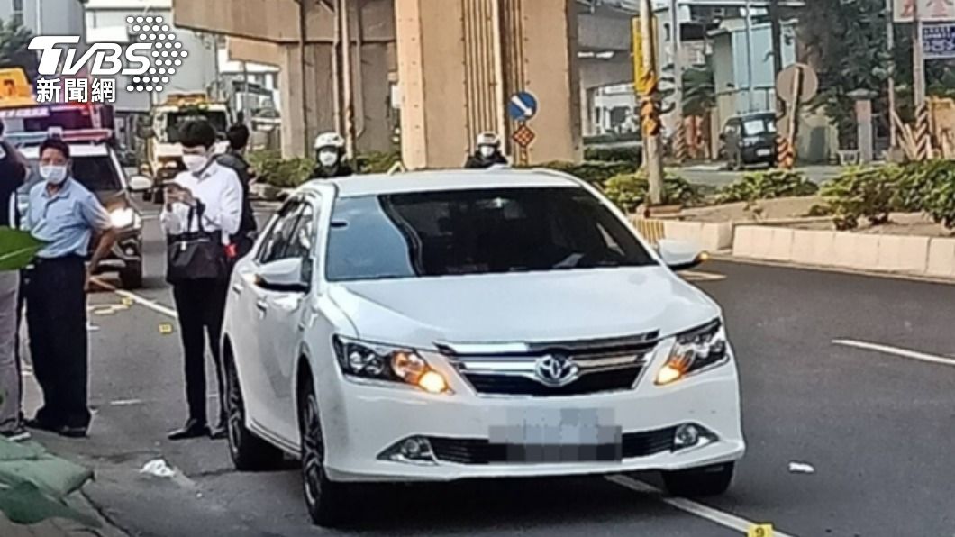 高雄大寮瘋狂連開15槍！2車行進間中彈 駕駛互不相識│TVBS新聞網