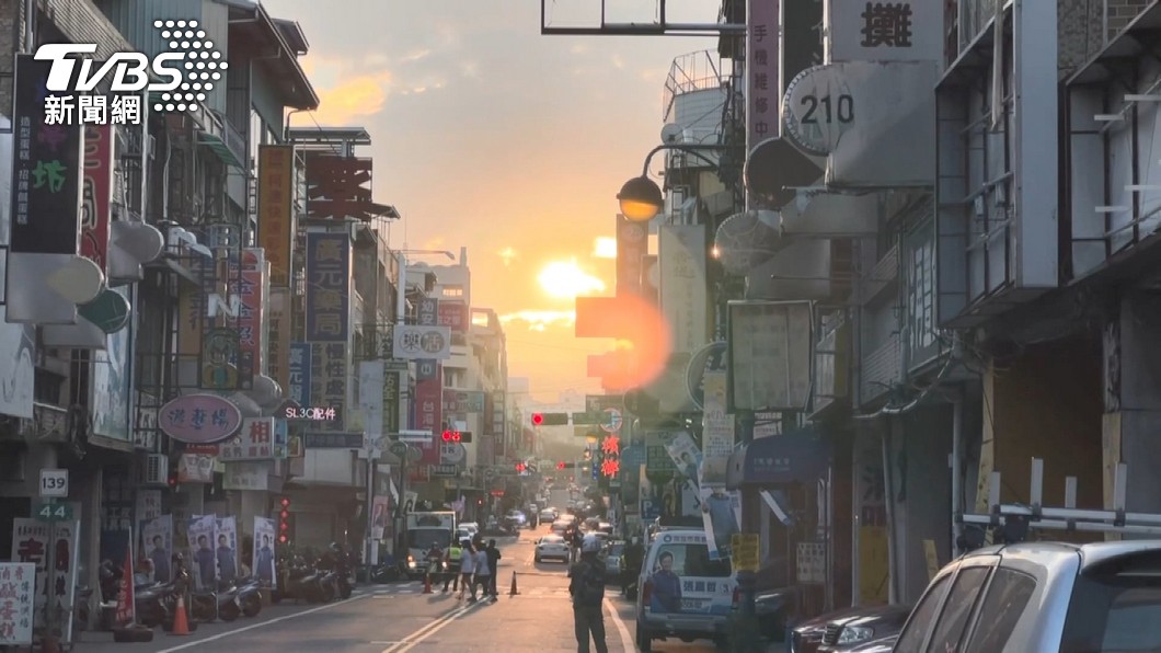 千年一遇！「月全食掩天王星」 高懸夜空逾1H│TVBS新聞網