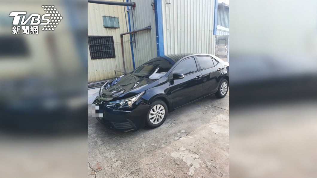 闖燈肇逃1.3公里棄車 騎士遭撞噴飛昏迷│TVBS新聞網