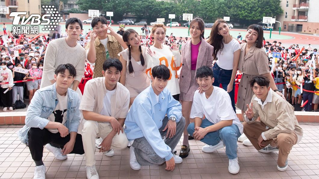 周曉涵帶《加油喜事》回娘家 學生見「雙女神現身」嗨炸│TVBS新聞網