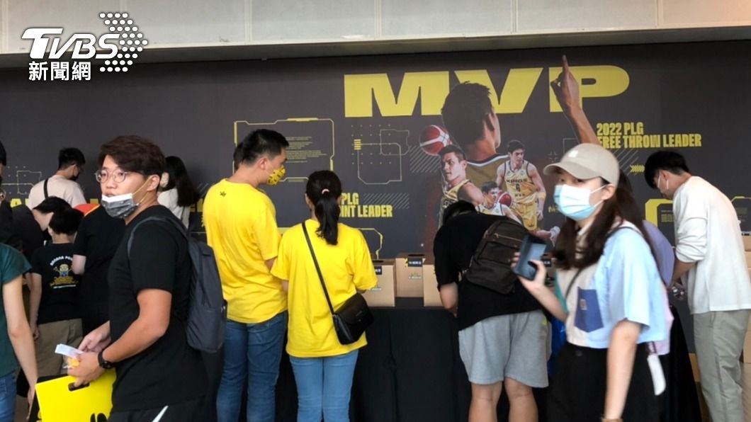 新北國王開幕戰／QUEENS啦啦隊勁歌熱舞 MVP楊敬敏獲贈名錶│TVBS新聞網