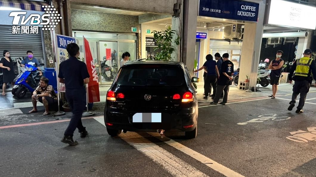 毒蟲心虛竄逃！撞騎士又衝民宅 19歲國軍助負傷警抓人│台南│熱血國軍│永康│TVBS新聞網