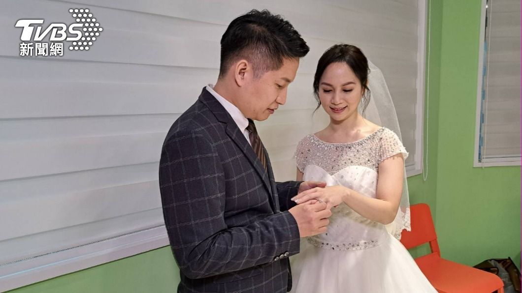 女F4成員Stacy交往10月閃嫁！ 披白紗曬婚戒噴淚：今晚開機│TVBS新聞網