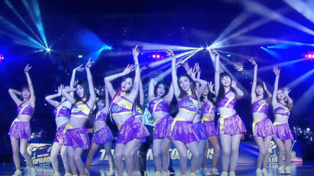 郭台銘帶妻小觀戰！「魔獸」T1第二役準大三元 雲豹惜敗太陽│TVBS新聞網