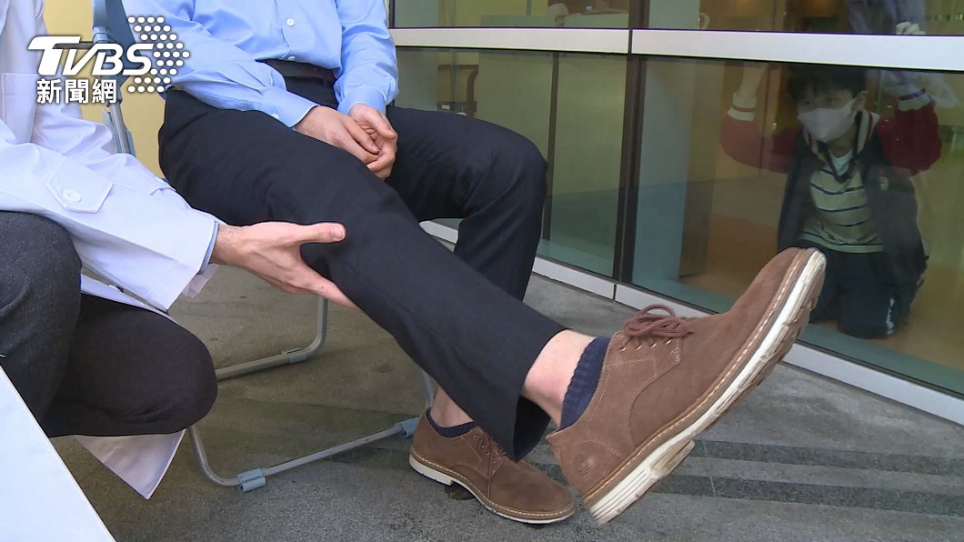 習慣這四種NG姿勢 加重「這部位」磨損痛起來要人命！│TVBS新聞網