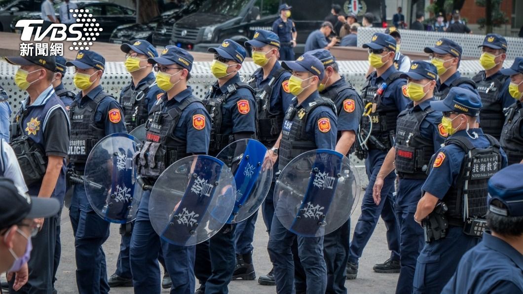 隔街較勁！新北選前之夜藍綠拚場 警政署長坐鎮指揮│TVBS新聞網