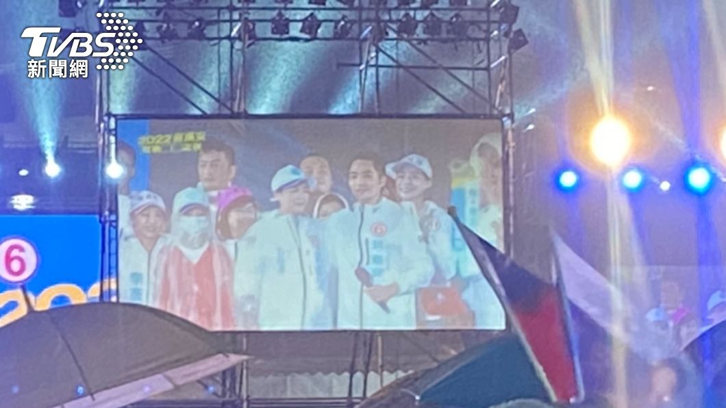 蔣萬安太太現身！落淚喊：選後全家好好吃一頓飯│TVBS新聞網