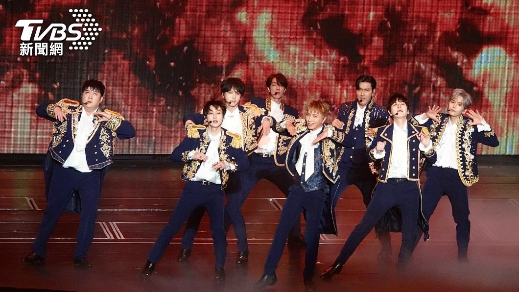 SJ隊長利特脫了！ 「大肌肌炸出」半裸全放送 粉絲嗨喊值回票價│TVBS新聞網