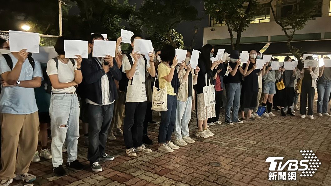 力挺白紙革命！雪乳戰神全裸「一張A4遮點」：世界更和平│TVBS新聞網