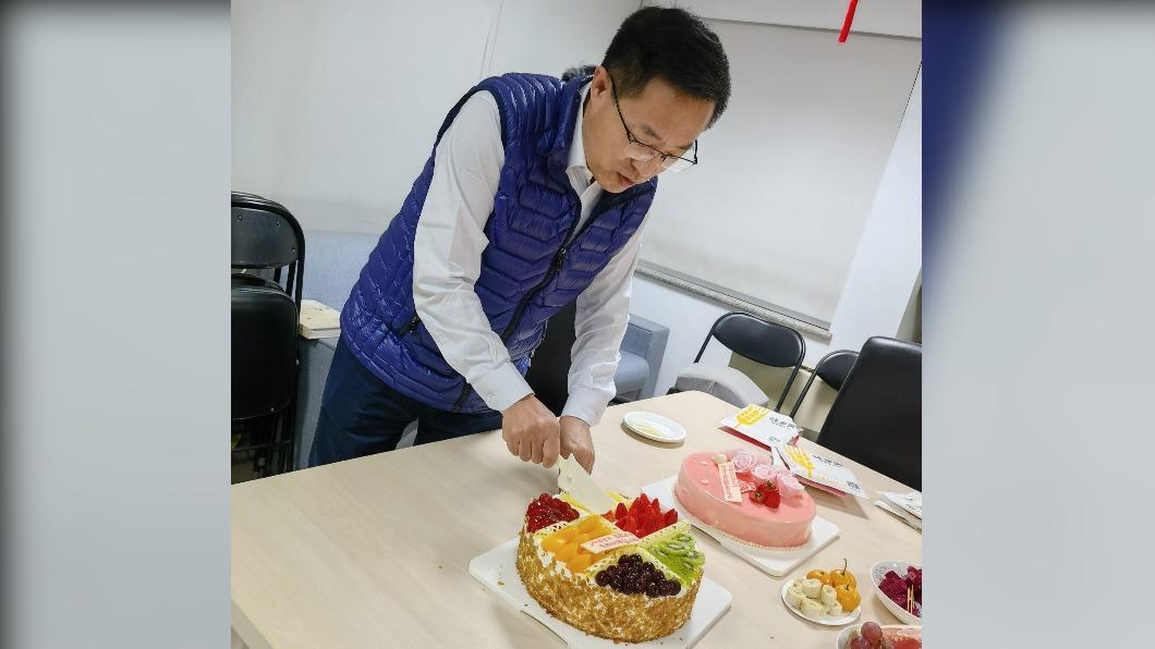 陸戰狼發言人趙立堅私照曝光！ 疑美肌開太強反差大 │TVBS新聞網