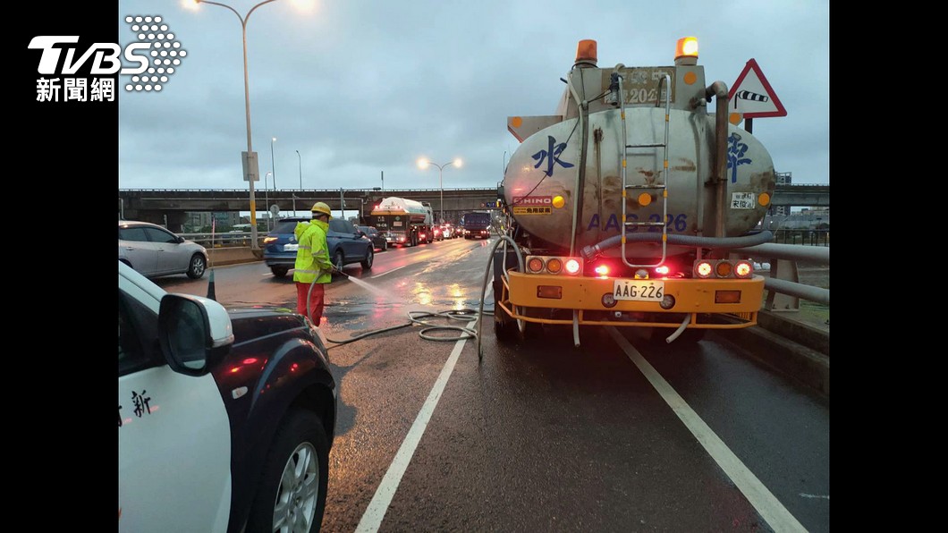 太會掉！台61.68線每月「掉落物」多達200件│TVBS新聞網