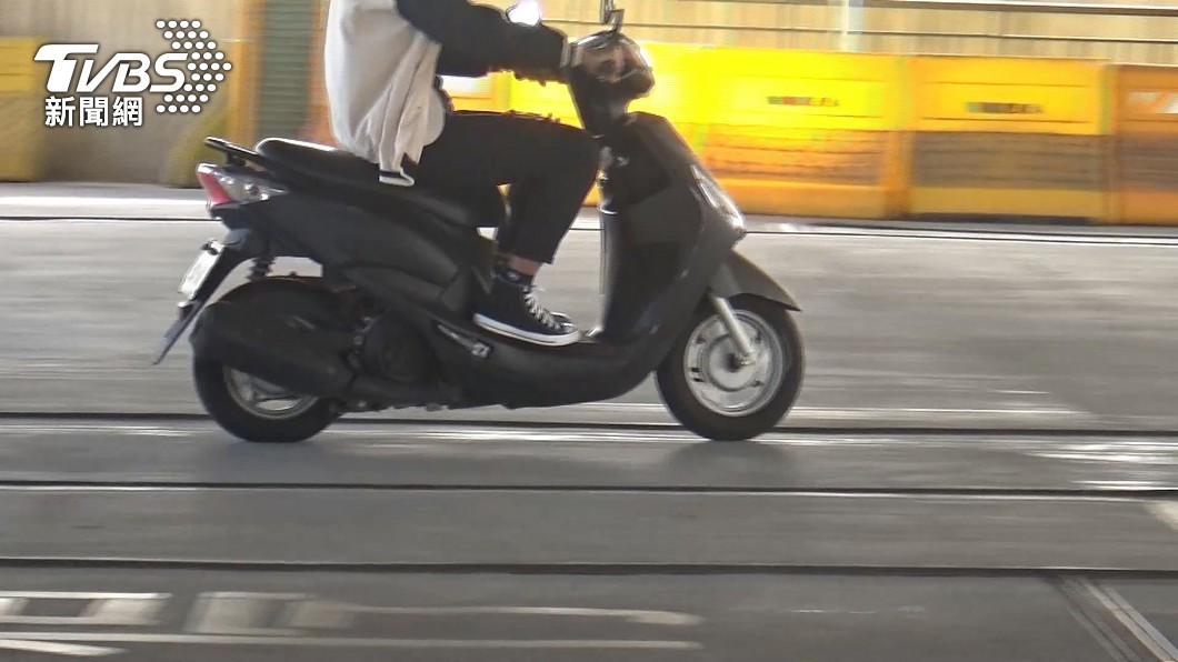 必須「擺頭」機車路考沒左右看扣32分 他崩潰│抗議│監理站│咆哮│TVBS新聞網