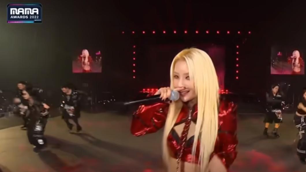 女團隊長超嗆！霸氣改歌詞 當場轟MAMA：拒絕刻意創的獎│TVBS新聞網