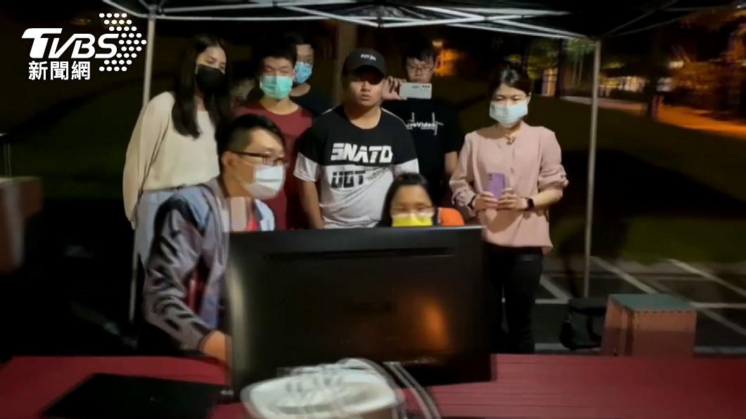 全台首創！ 500團客高雄住一晚「客製化」無人機專屬秀│TVBS新聞網