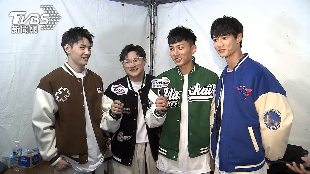 《機智校園生活》前進耶誕城！「機智男孩IT BOYZ」彩排嘆：男團不好當│TVBS新聞網