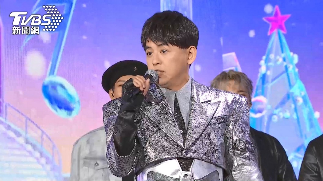 黃子佼耶誕城「唸錯Ozone文廷名字」後台罰寫100遍...畫面曝光│TVBS新聞網