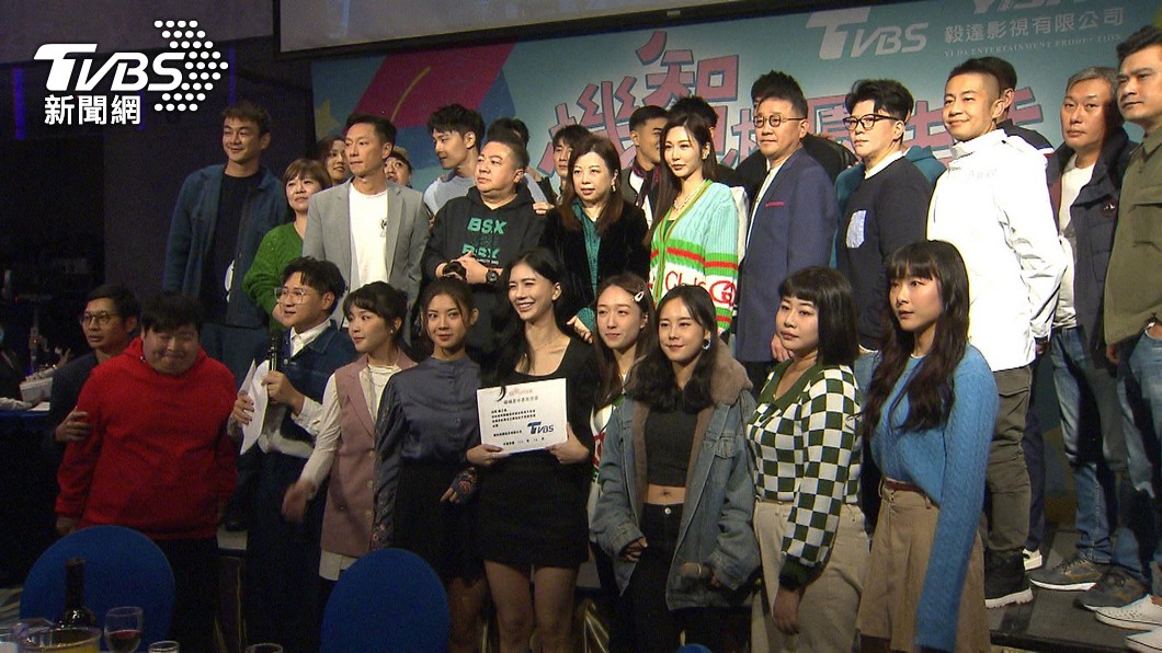 八點檔校園劇「畢業」 曾莞婷、周曉涵喝殺青酒│TVBS新聞網