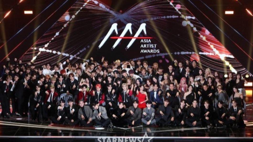 韓頒獎典禮爆差別待遇！歌手合影如陪襯 粉絲怒：想起MAMA│2022 AAA│合照│爭議│TVBS新聞網